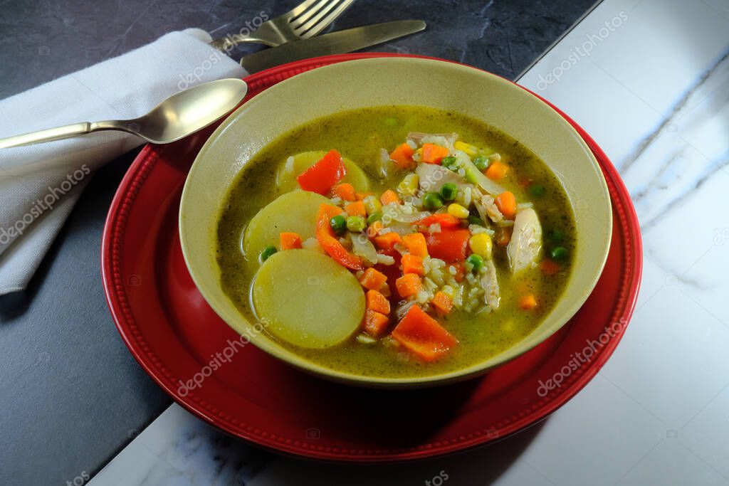 Sopa de pollo cilantro peruano o Aguadito de Pollo con papas de oro ...