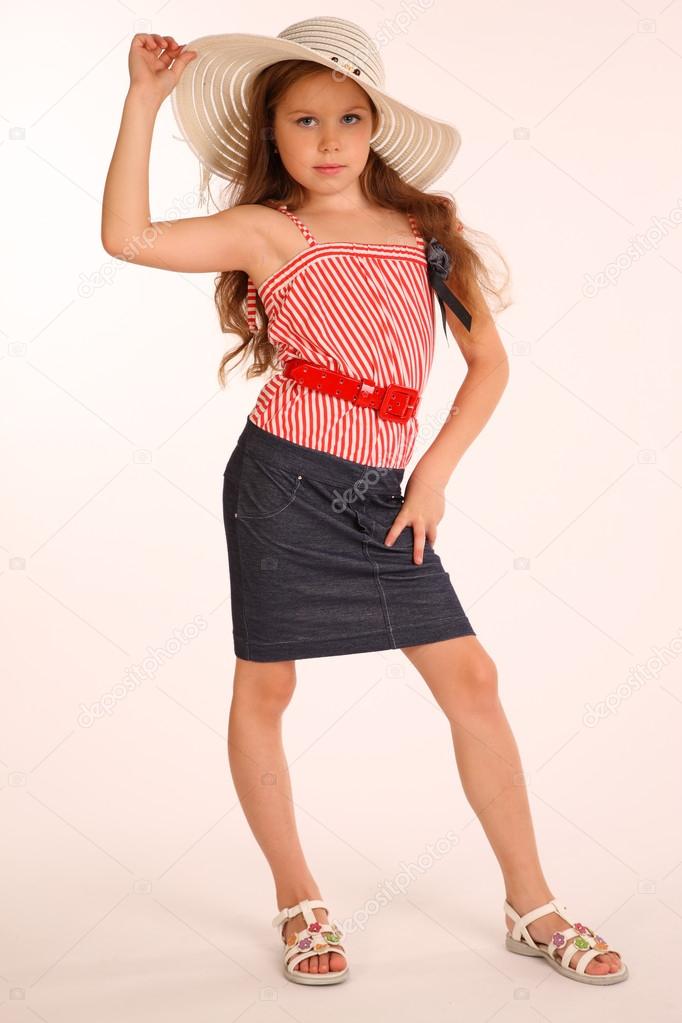 Kleines Mädchen mit Hut - Stockfotografie: lizenzfreie Fotos ...