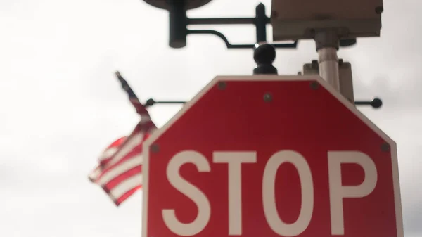 Stop panneau sur le poteau Stock Photos, Royalty Free Stop panneau sur le poteau Images ...