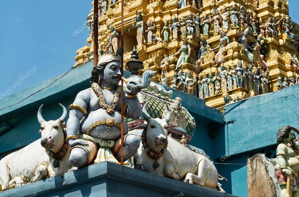 Matale, Sri Lanka - 25 de septiembre de 2022: Esculturas en el templo ...