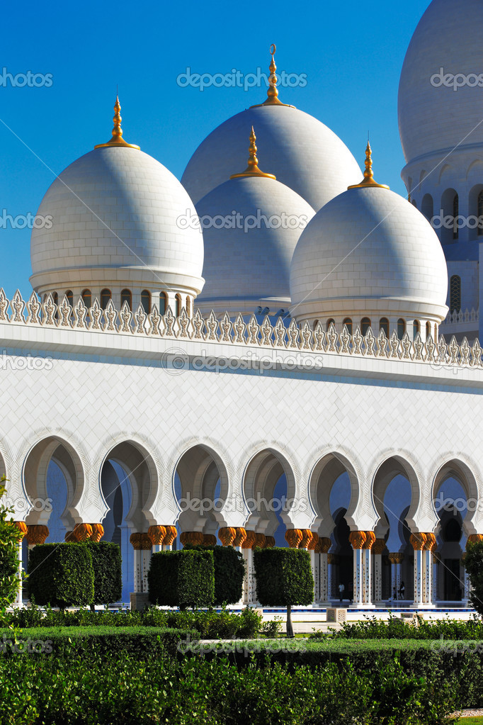 Sheikh Zayed Grand Mosque, Abu Dhabi is the largest in the UAE — Stock ...