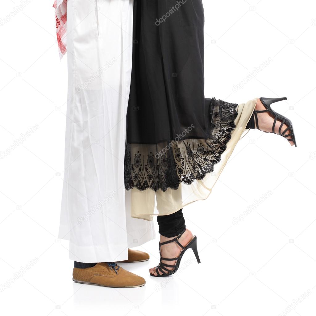 Arab saudi emirates couple legs hugging Stock Photo by ©AntonioGuillemF ...
