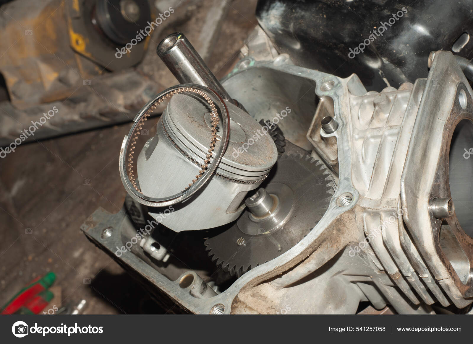 Close Piston Rings Connecting Rod Details Car Internal Combustion ...