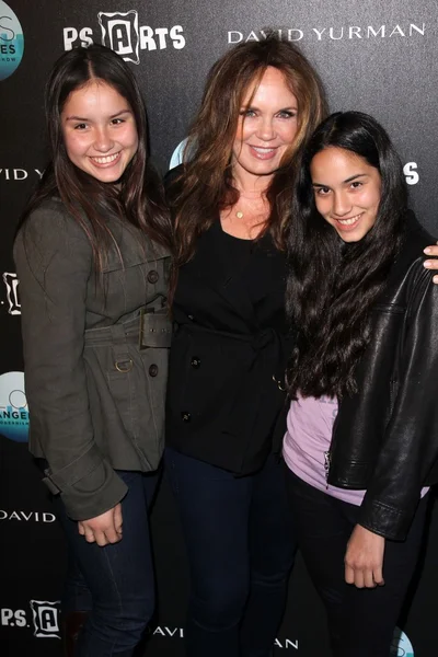 Catherine Bach, daughters – Stock Editorial Photo © Jean_Nelson #11722901