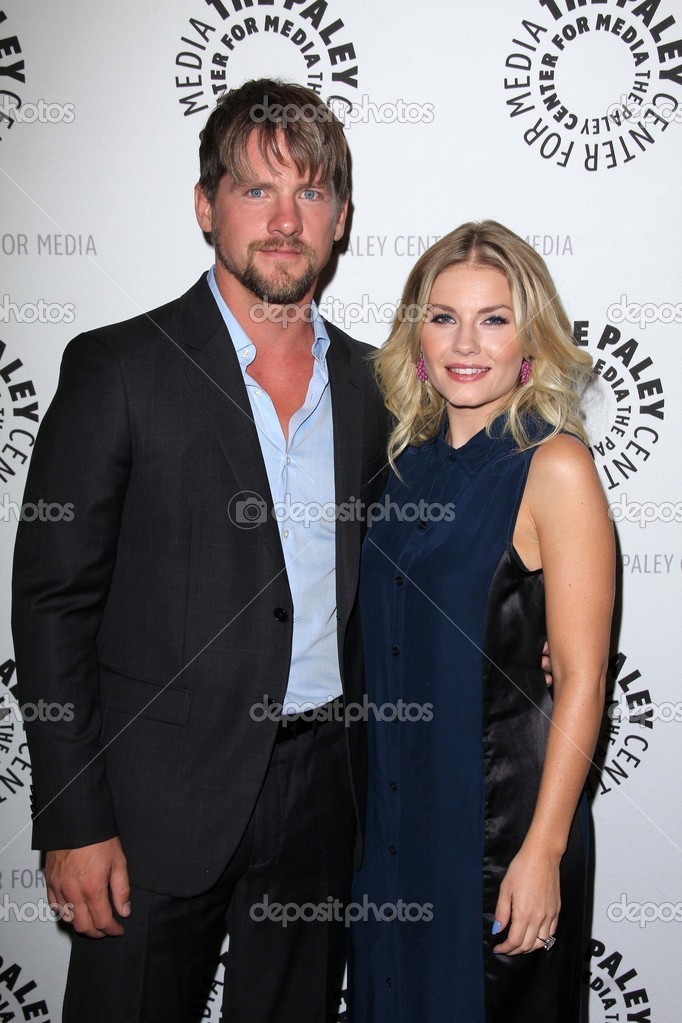Zachary Knighton y Elisha Cuthbert en el Paley Center For Media ...