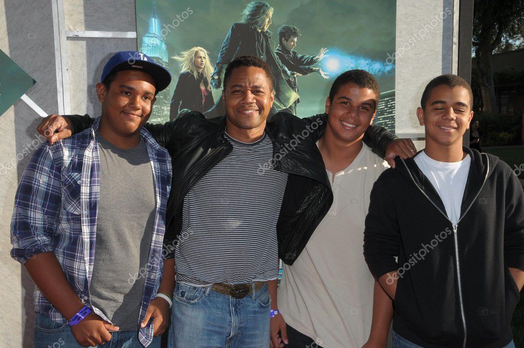 Cuba Gooding Jr. e hijos en el estreno de la película "El aprendiz de brujo", Walt Disney ...