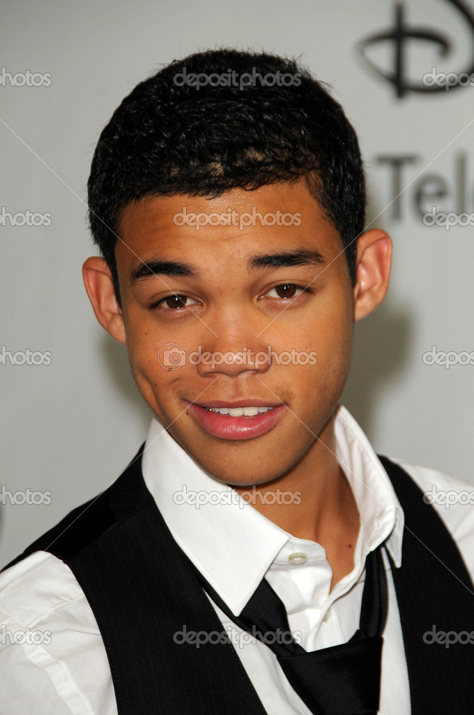 Roshon Fegan Shirtless