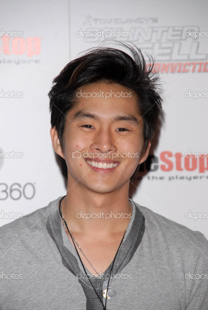 Justin Chon Hot