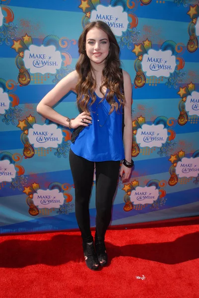 Brittany Curran And Elizabeth Gillies