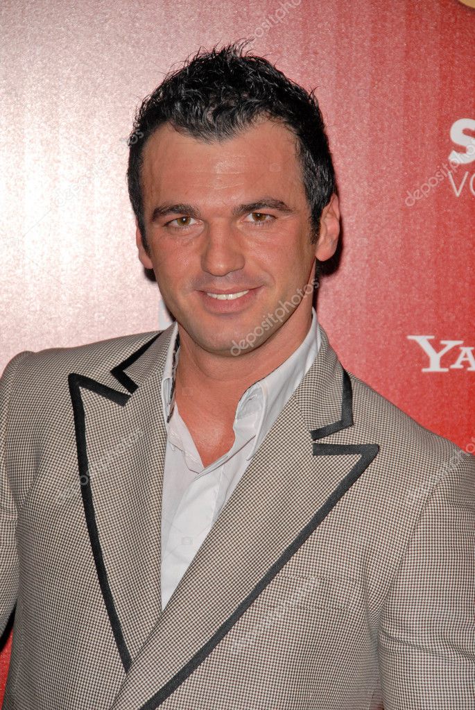 Corpo De Tony Dovolani