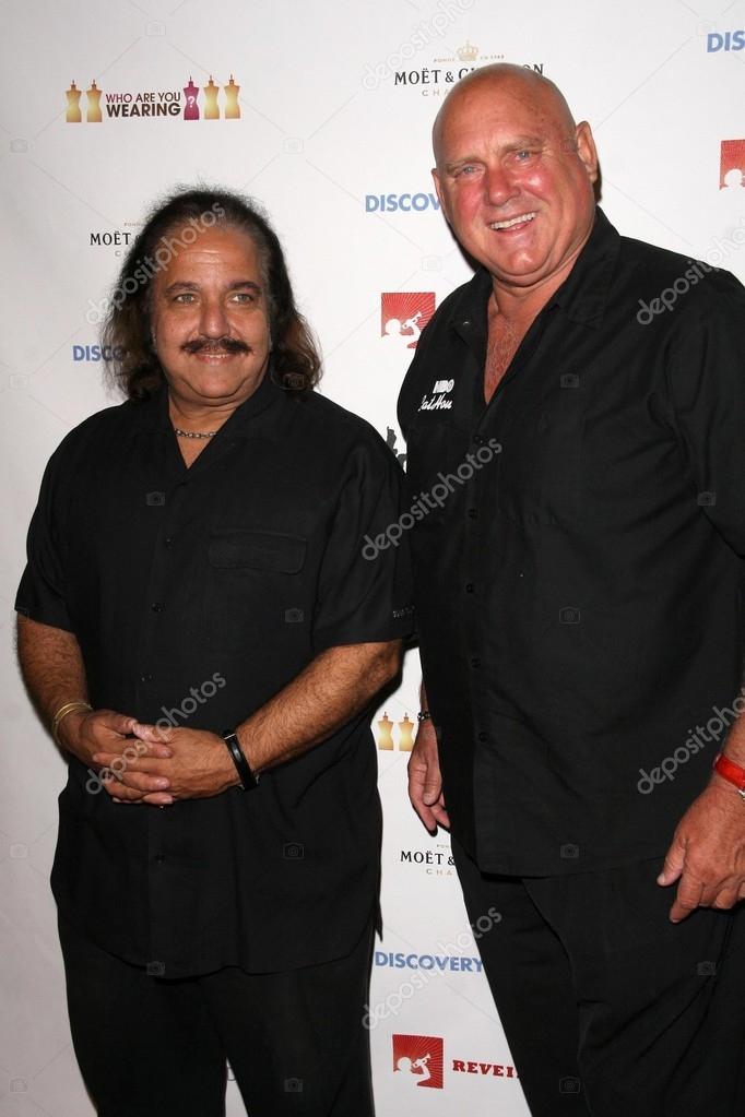 Para llamar a DENNIS, en ESTADOS UNIDOS