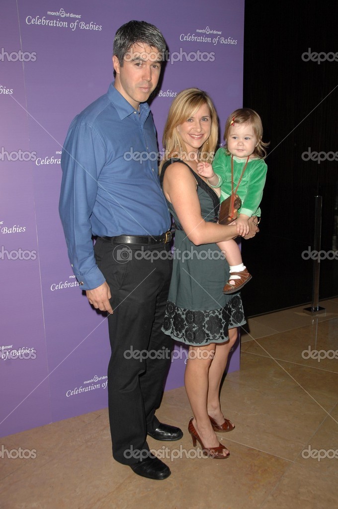 Keith Christian y Kellie Martin con su hija Margaret en el almuerzo ...