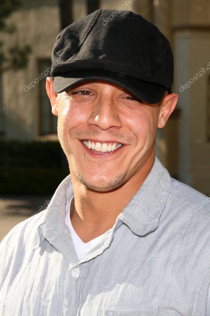 Theo Rossi — Stock Editorial Photo © s_bukley #15110145
