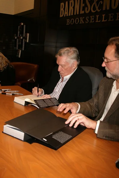 Signing book Stock Photos, Royalty Free Signing book Images | Depositphotos