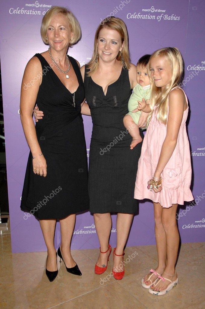 Paula Hart with Melissa Joan Hart and Alexandra Hart-Gilliams — Stock ...