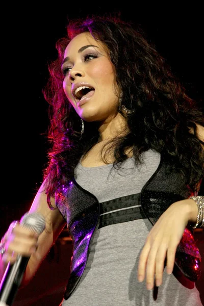 Si huma canto fotos de stock, imágenes de Si huma canto sin royalties ...