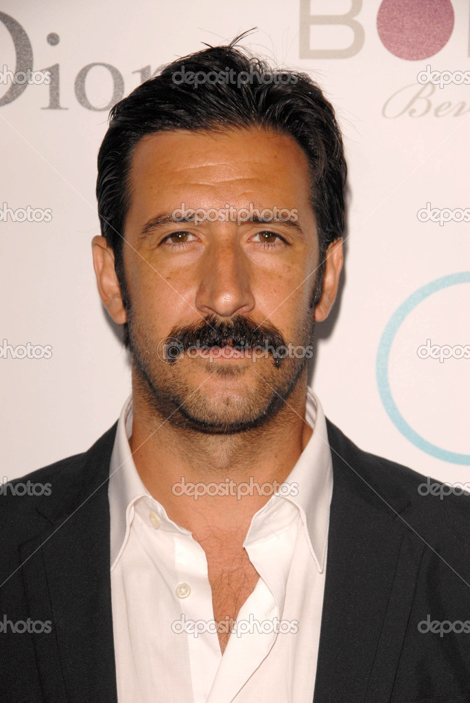 Classify this Mexican actor José María Yazpik. - Italic Roots