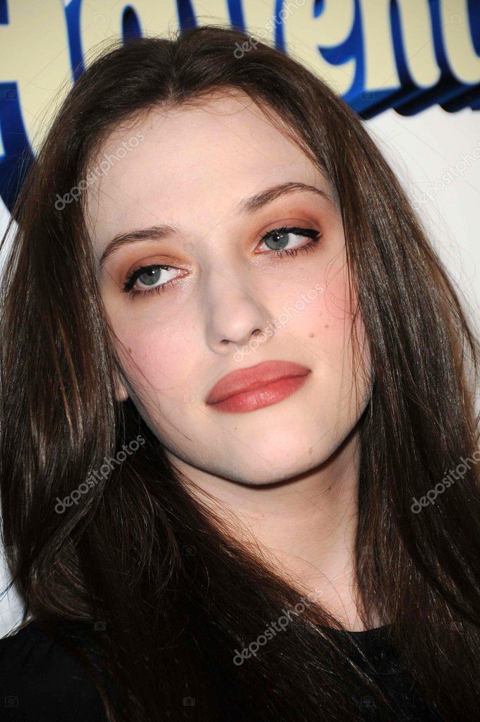 Kat Dennings en el estreno en Los Ángeles de Adventureland. Mann ...