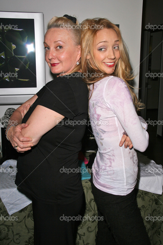 Carushka and Sarah Scott at an AMA Gifting Suite by ShoeDazzle.com ...