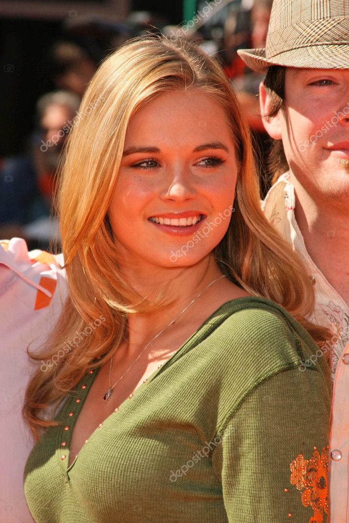 Kristy Lee Cook – Stock Editorial Photo © s_bukley #15937243