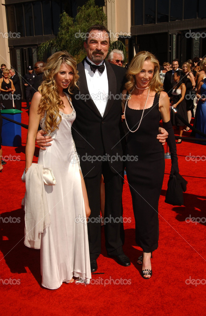Tom Selleck con Jillie Mack y su hija Hannah 2022