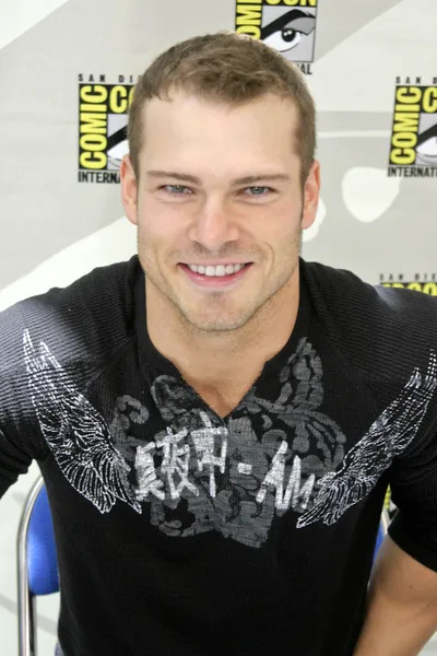 Shawn Roberts Muscle