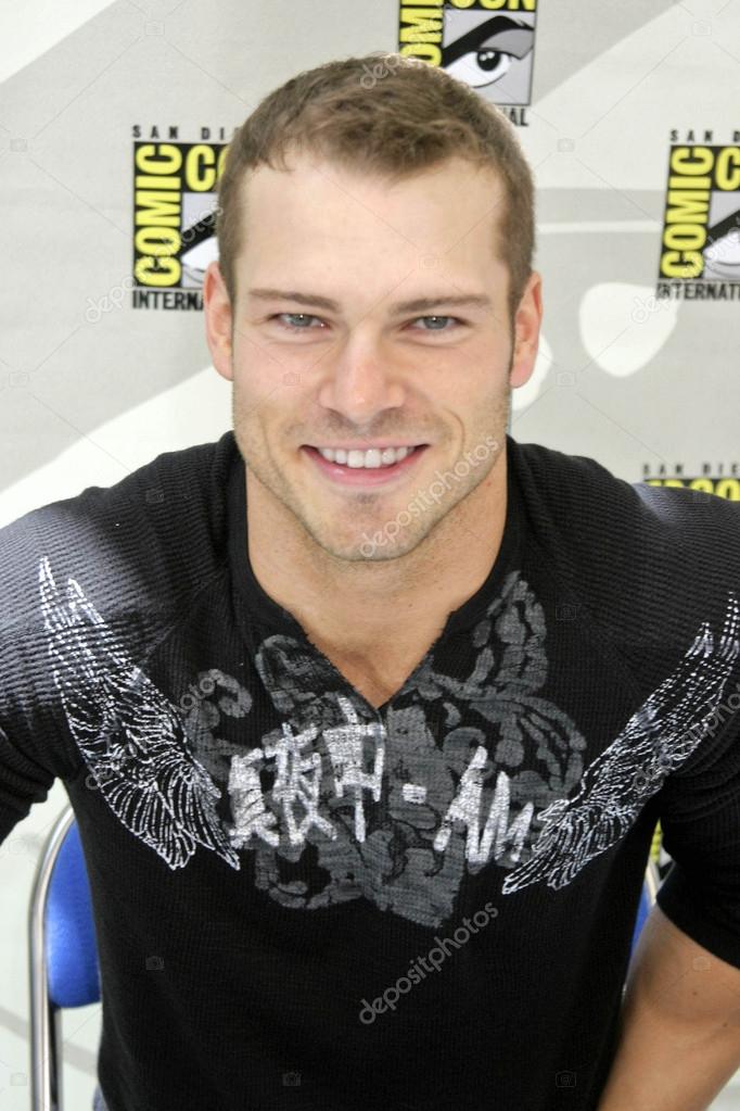 Photos Of Shawn Roberts at Jett Quong blog