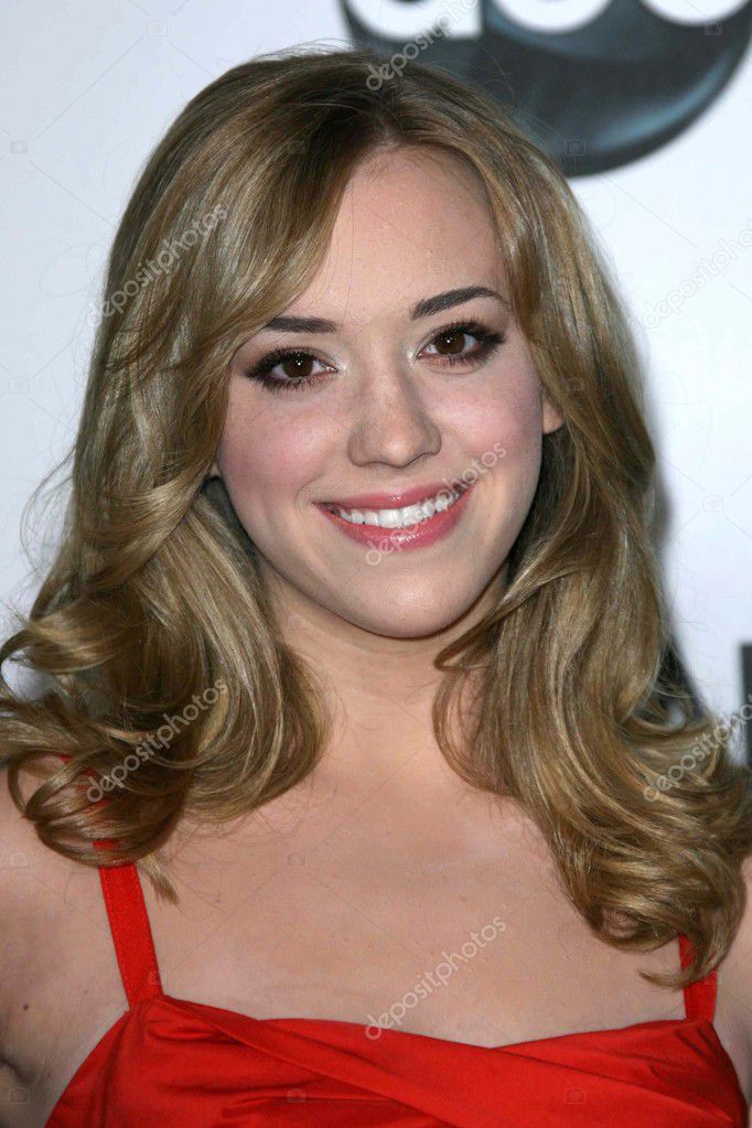 Andrea Bowen — Stock Editorial Photo © Sbukley 16097287