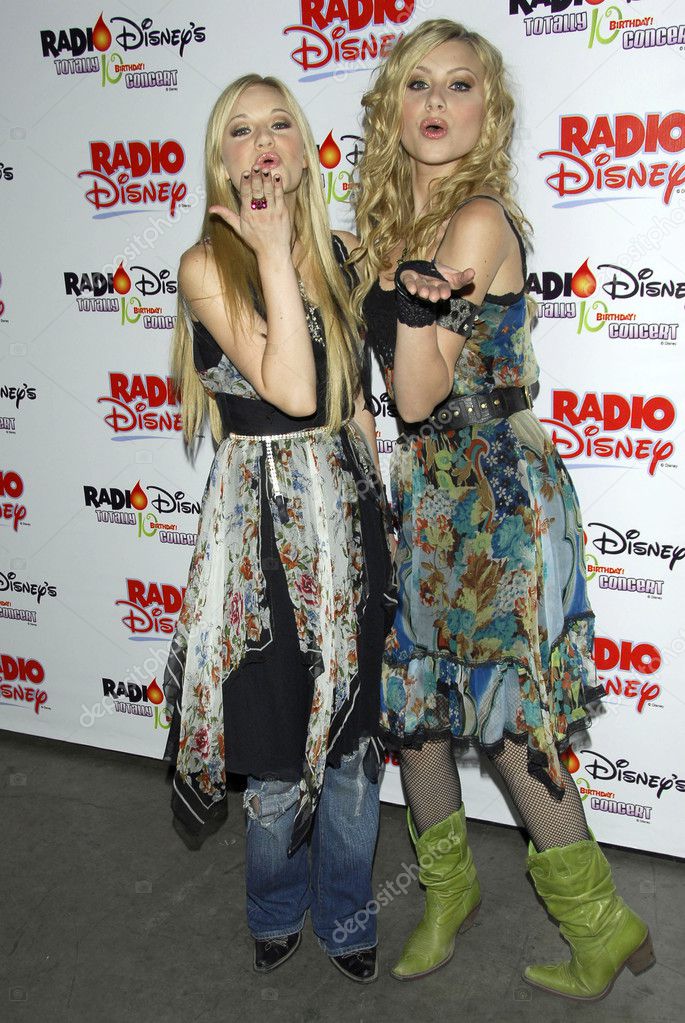 Alyson Michalka, Amanda Michalka — Stock Editorial Photo © s_bukley ...