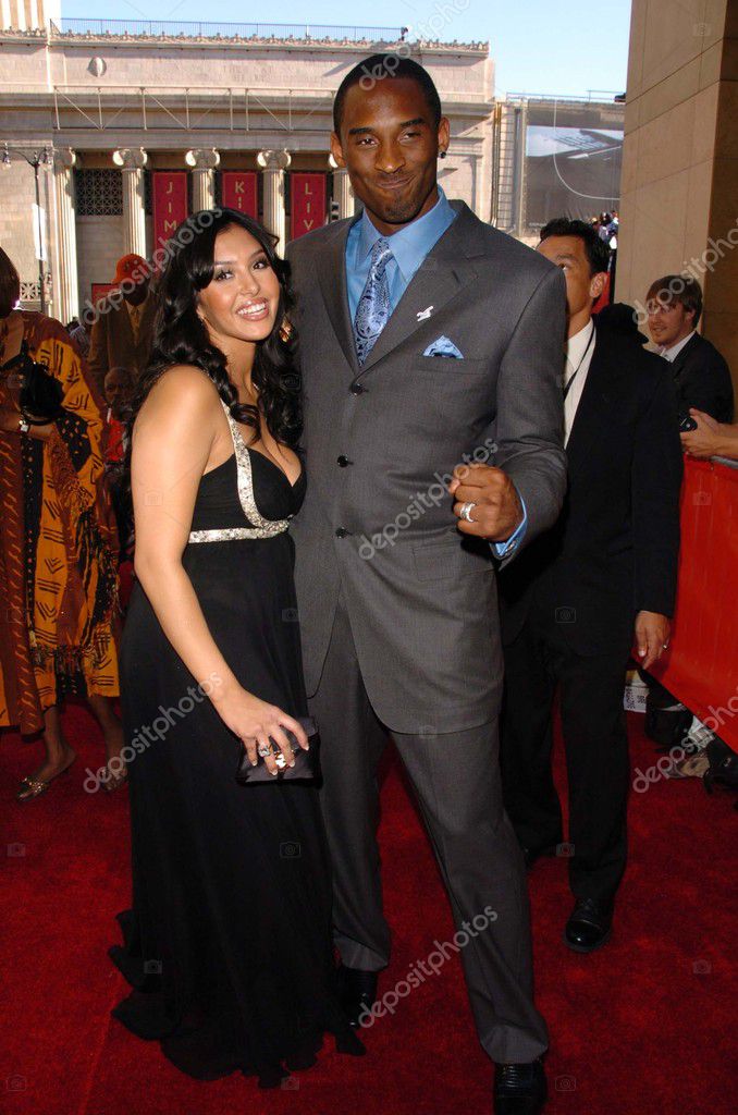 Kobe Bryant and wife Vanessa — Stock Editorial Photo © s_bukley #16394205