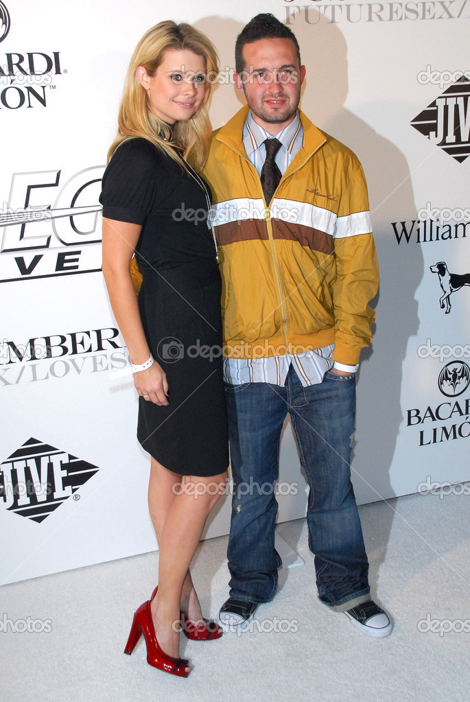 Joanna Garcia and Trace Ayala — Stock Editorial Photo © s_bukley #16440541