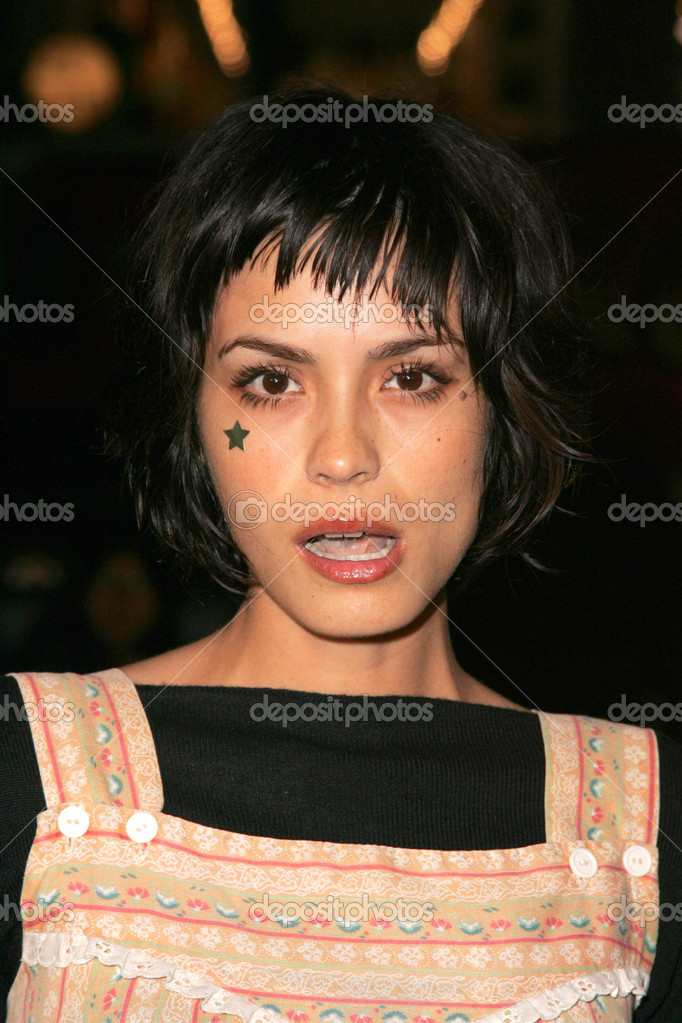 Shannyn Sossamon Ferien