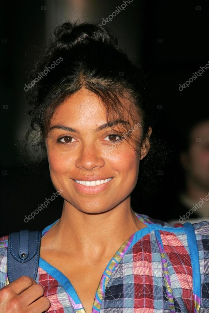 Amel Larrieux