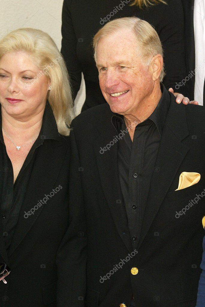 Wayne Rogers And Wife Wayne Rogers Wife Amy Hirsh Editorial Stock