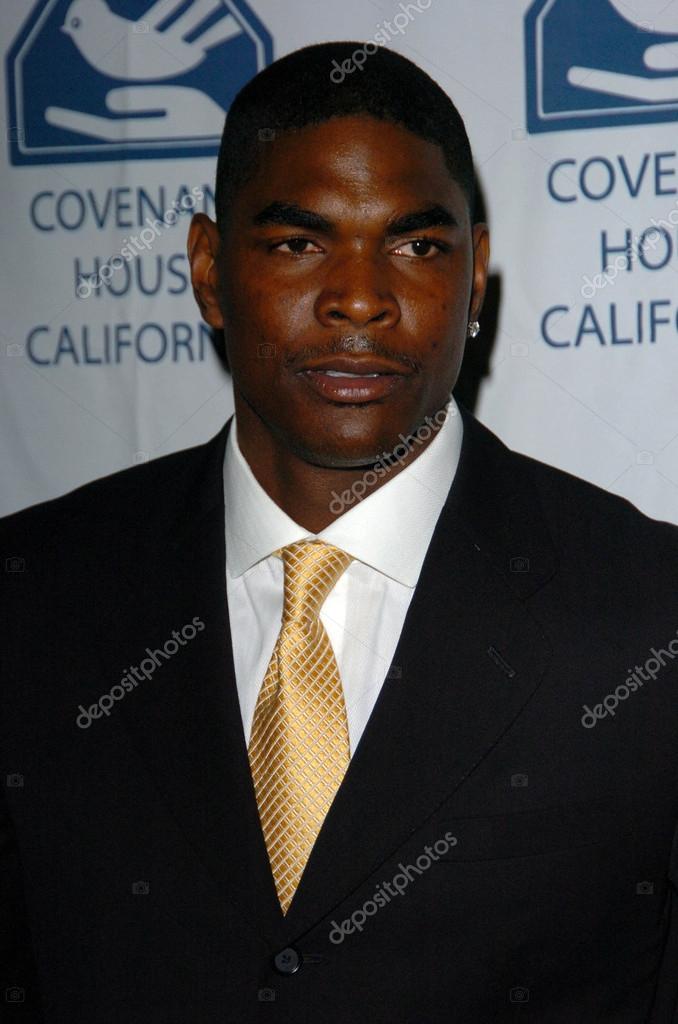 Keyshawn Johnson at the 2005 Covenant With Youth Gala, Beverly Hilton ...