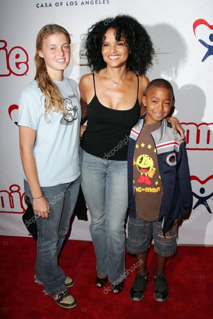 Victoria Rowell and family – Stock Editorial Photo © s_bukley #16675225