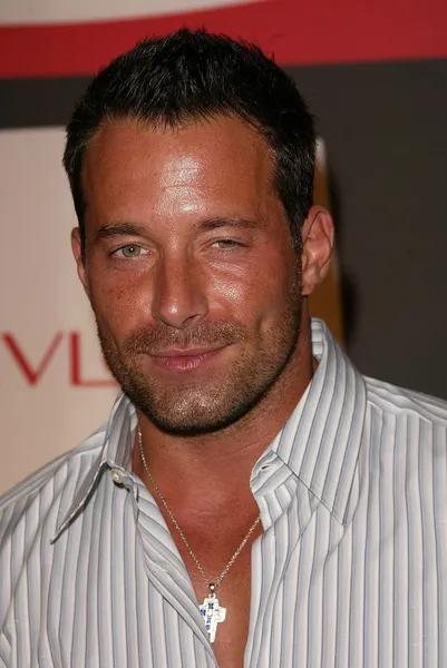 Johnny Messner Body