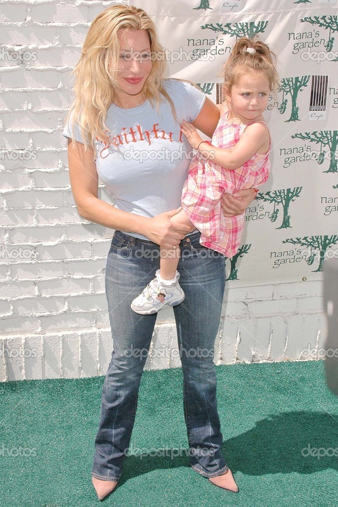 Taylor Dayne and daughter Astaria – Stock Editorial Photo © s_bukley ...