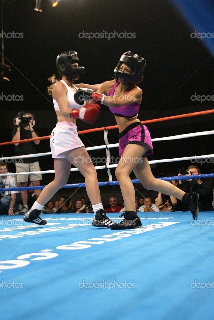 Jenny Leone vs. Daniela Gil — Stock Editorial Photo © s_bukley #17475805