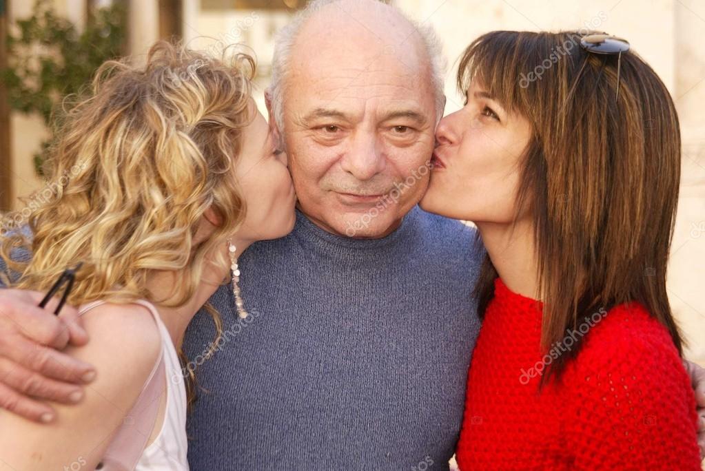 Amanda Detmer, Burt Young and Vanessa Parise — Stock Editorial Photo ...