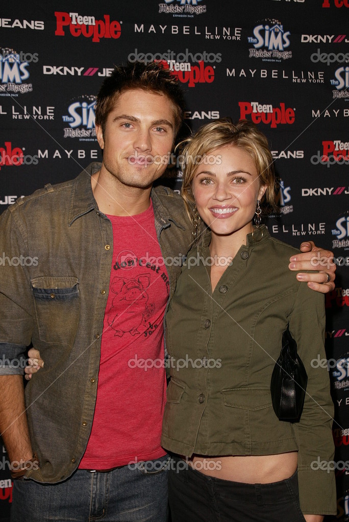 Eric Winter and wife Allison – Stock Editorial Photo © s_bukley #17546033