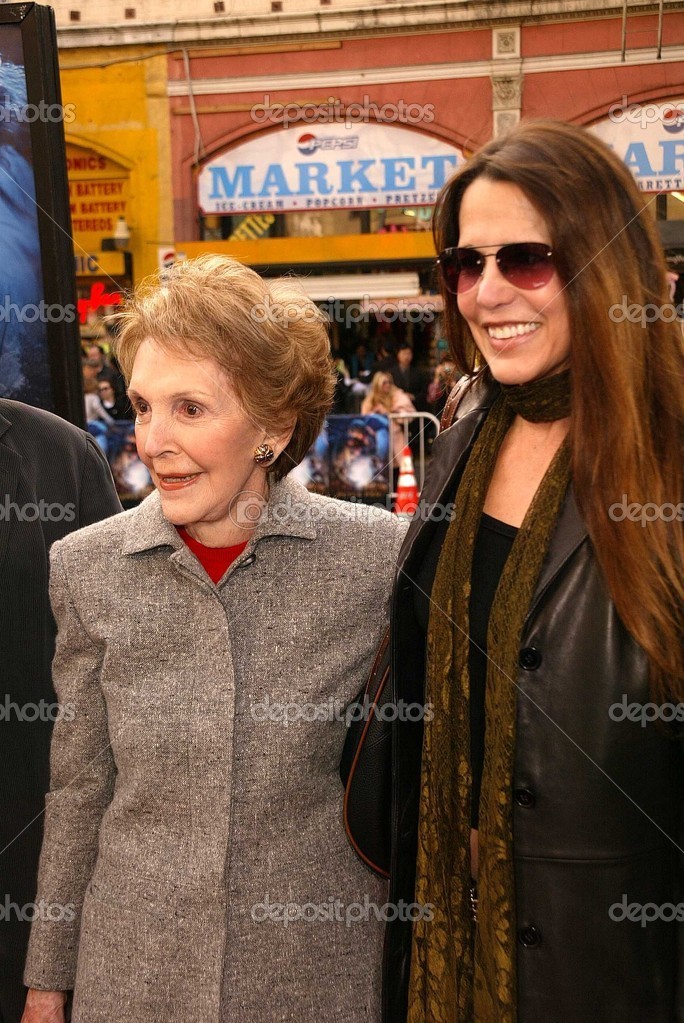 Nancy Reagan and daughter Patti Davis – Stock Editorial Photo © s ...