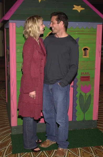 Rob Estes, Josie Bissett and children – Stock Editorial Photo © s ...