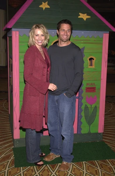 Rob Estes, Josie Bissett and children – Stock Editorial Photo © s ...