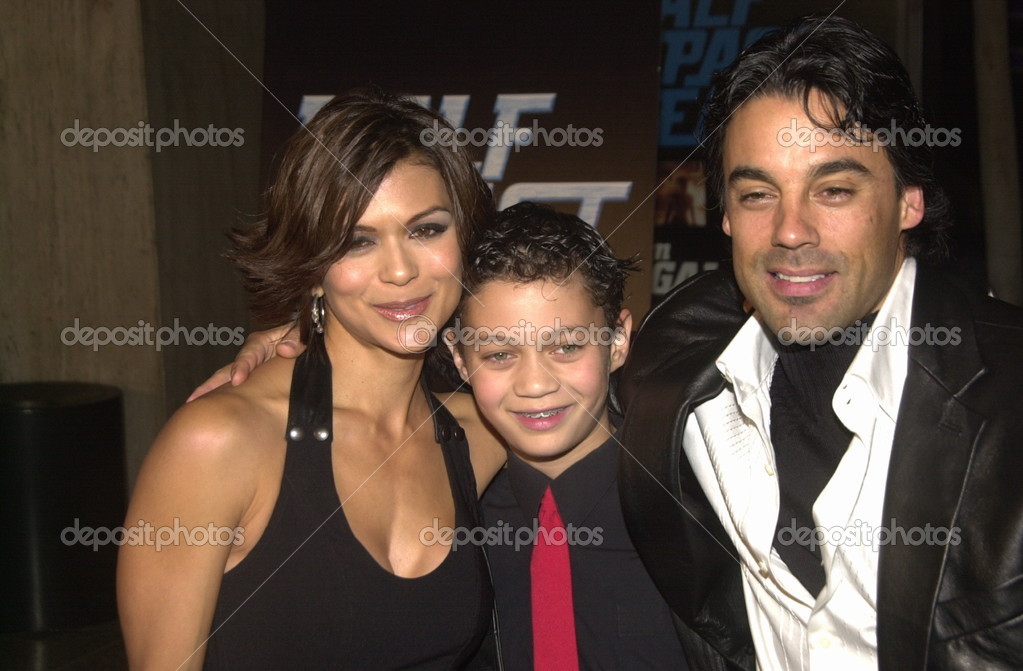 Nia Peeples, husband Lauro Chartrand and son – Stock Editorial Photo ...
