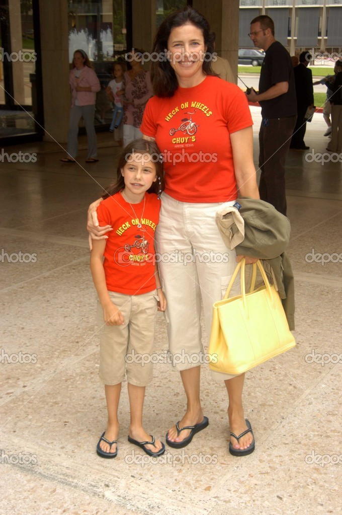 Mimi Rogers and daughter Lucy – Stock Editorial Photo © s_bukley #17773835