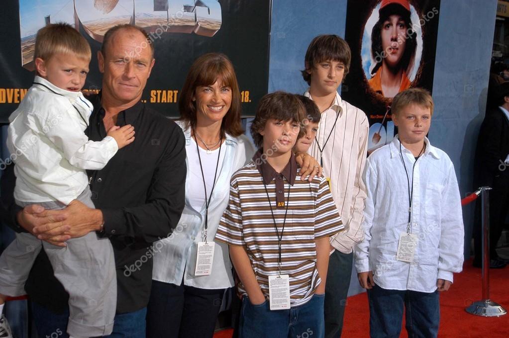 Corbin Bernsen, Amanda Pays, sons Oliver, Henry, Angus and Finley ...
