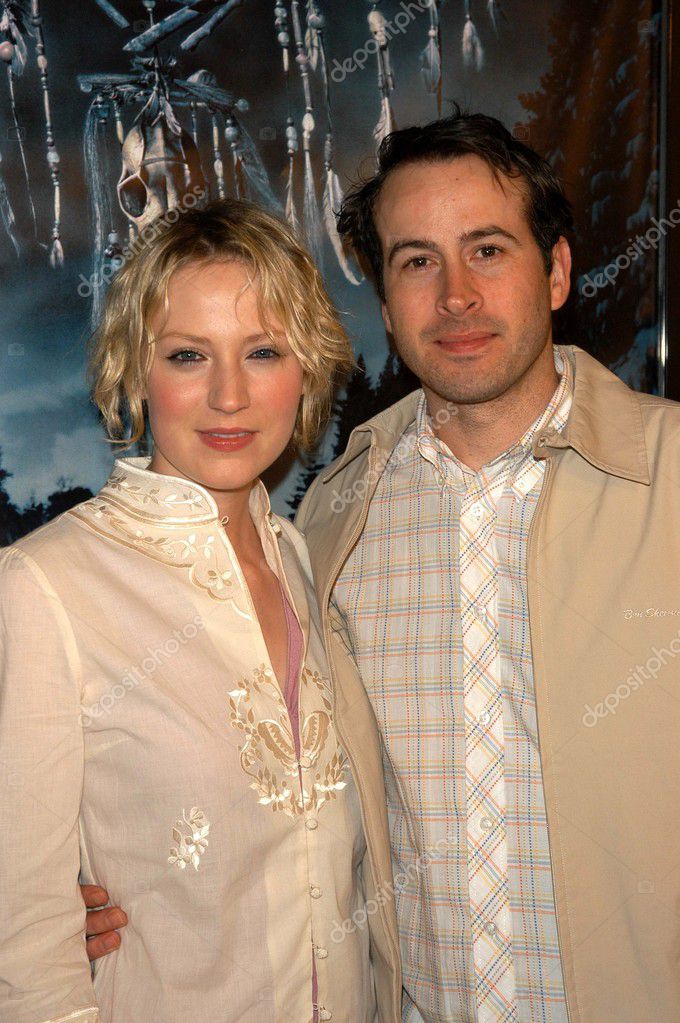 Jason Lee and fiance Beth — Stock Editorial Photo © s_bukley #17812617