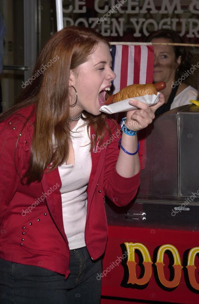 Lynsey Bartilson Hot