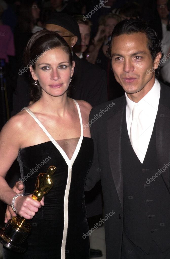 Julia Roberts En Benjamin Bratt Julia Roberts And Benjamin Bratt At
